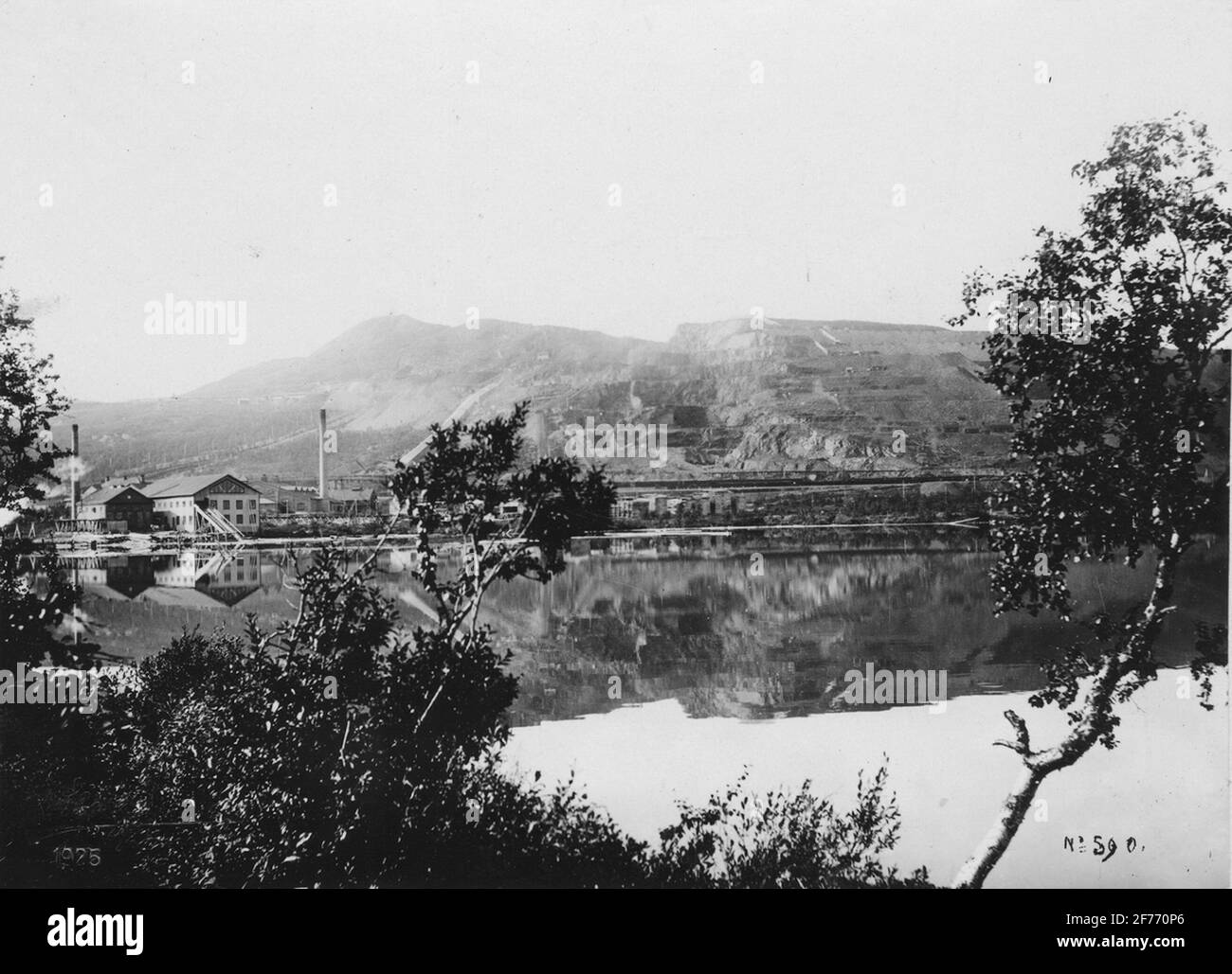 Iron ore fields. Kirunavaara seen from Luossajärvi Stock Photo - Alamy