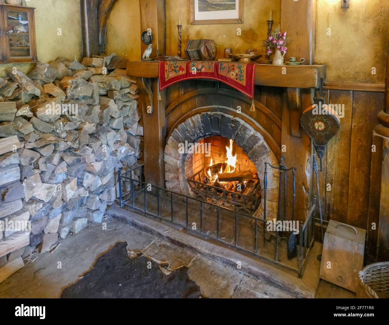Inside a tavern hi-res stock photography and images - Alamy