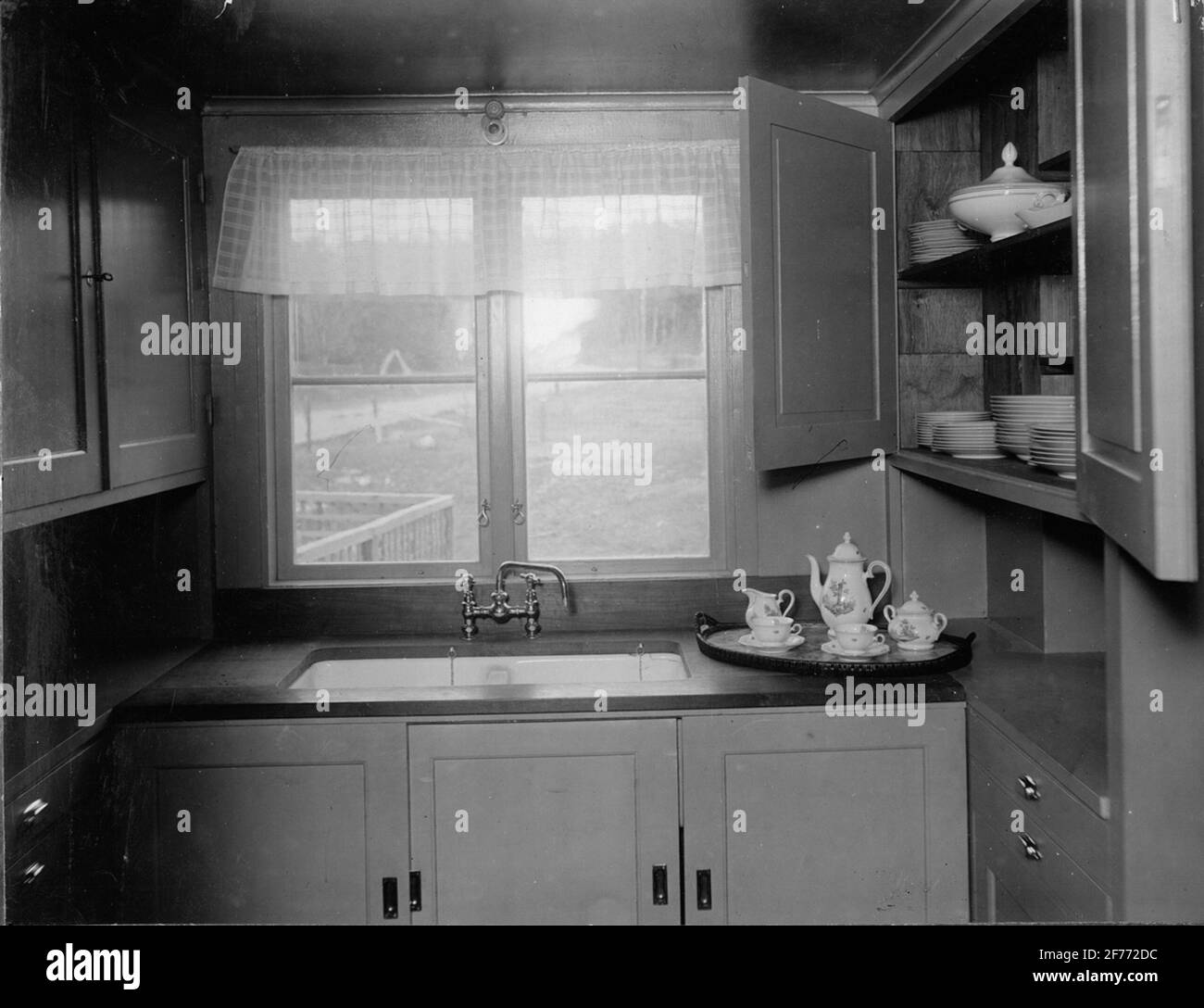 Building and Bo Exhibition at Lidingö 1925. Kitchen interior Stock ...
