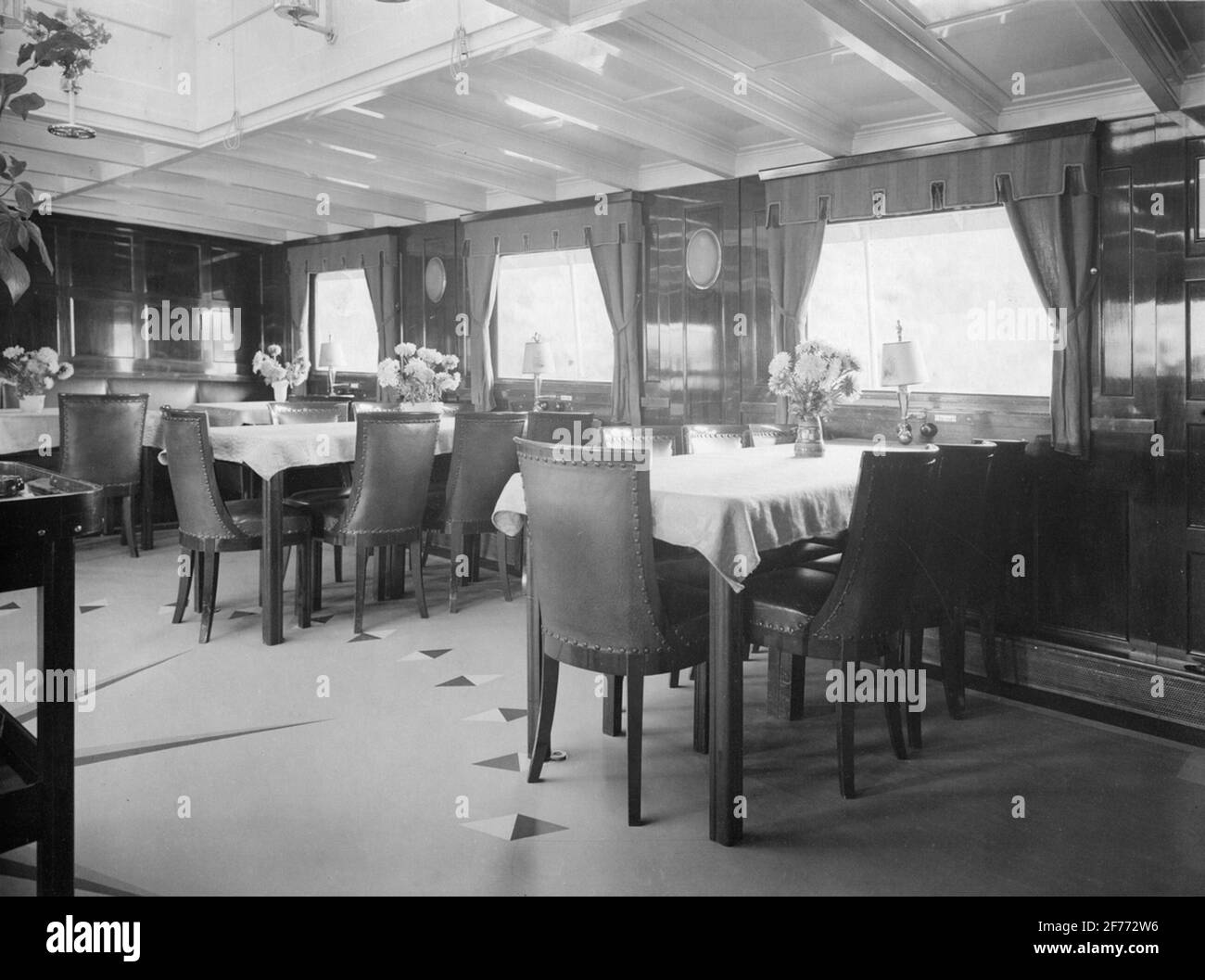 Ships dining Black and White Stock Photos & Images - Alamy