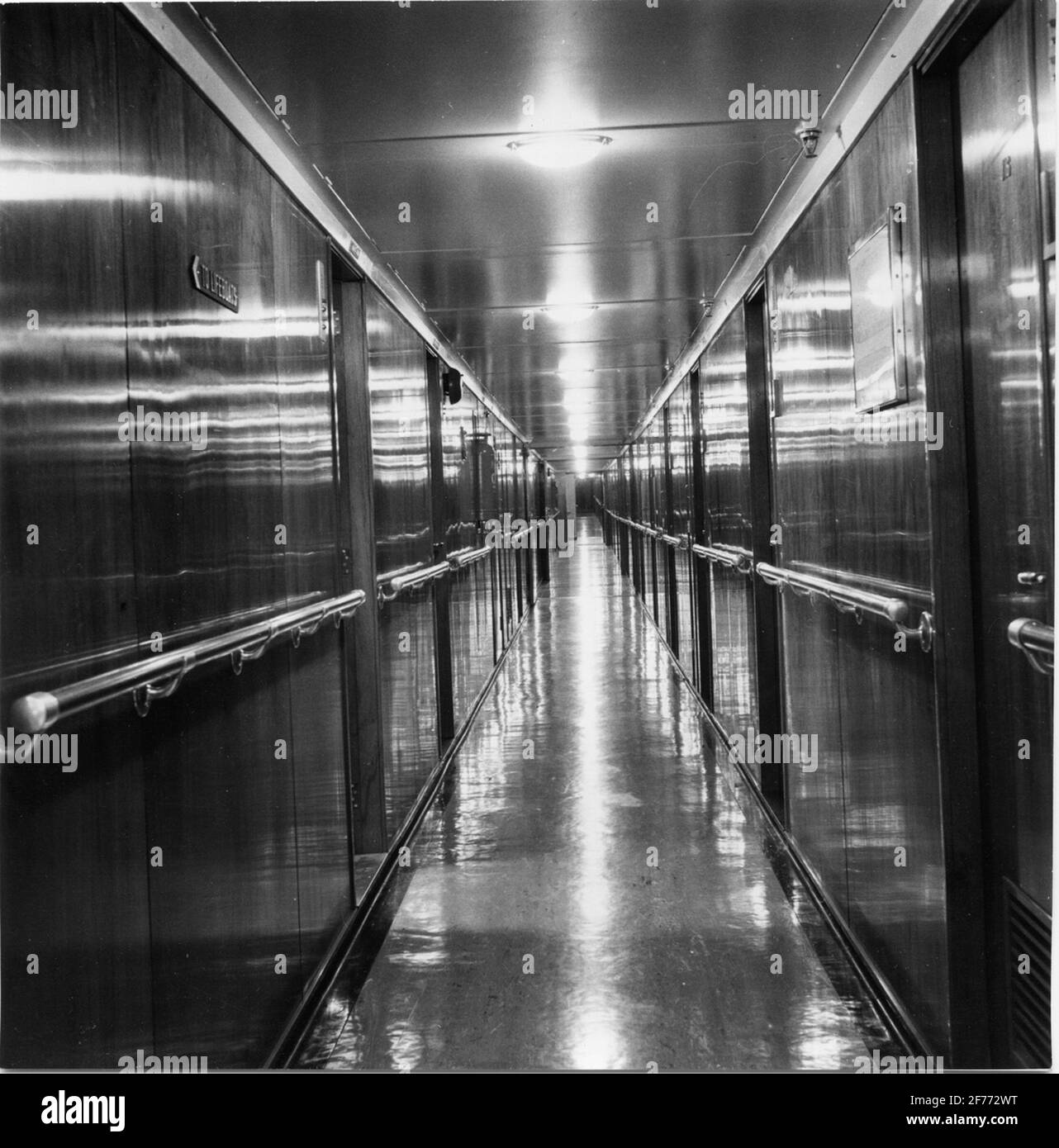 Ships corridor hi-res stock photography and images - Alamy
