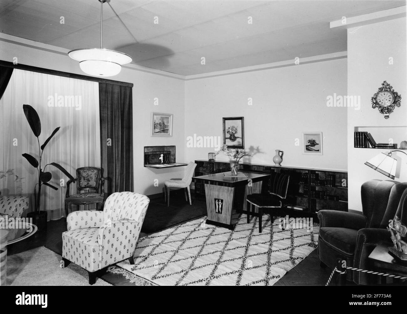 Building and Bo Exhibition in Gävle in 1937. Living room interior Stock ...