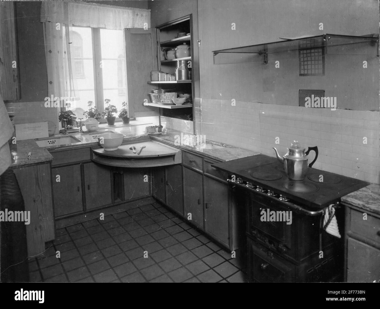 Building and Bo exhibition on North Mälarstrand 1924. Kitchen interior ...