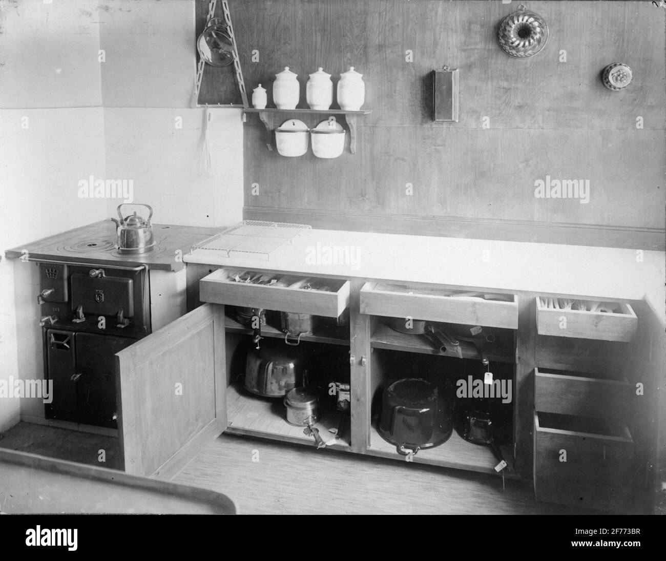 Building and Bo Exhibition at Lidingö 1925. Kitchen interior Stock ...