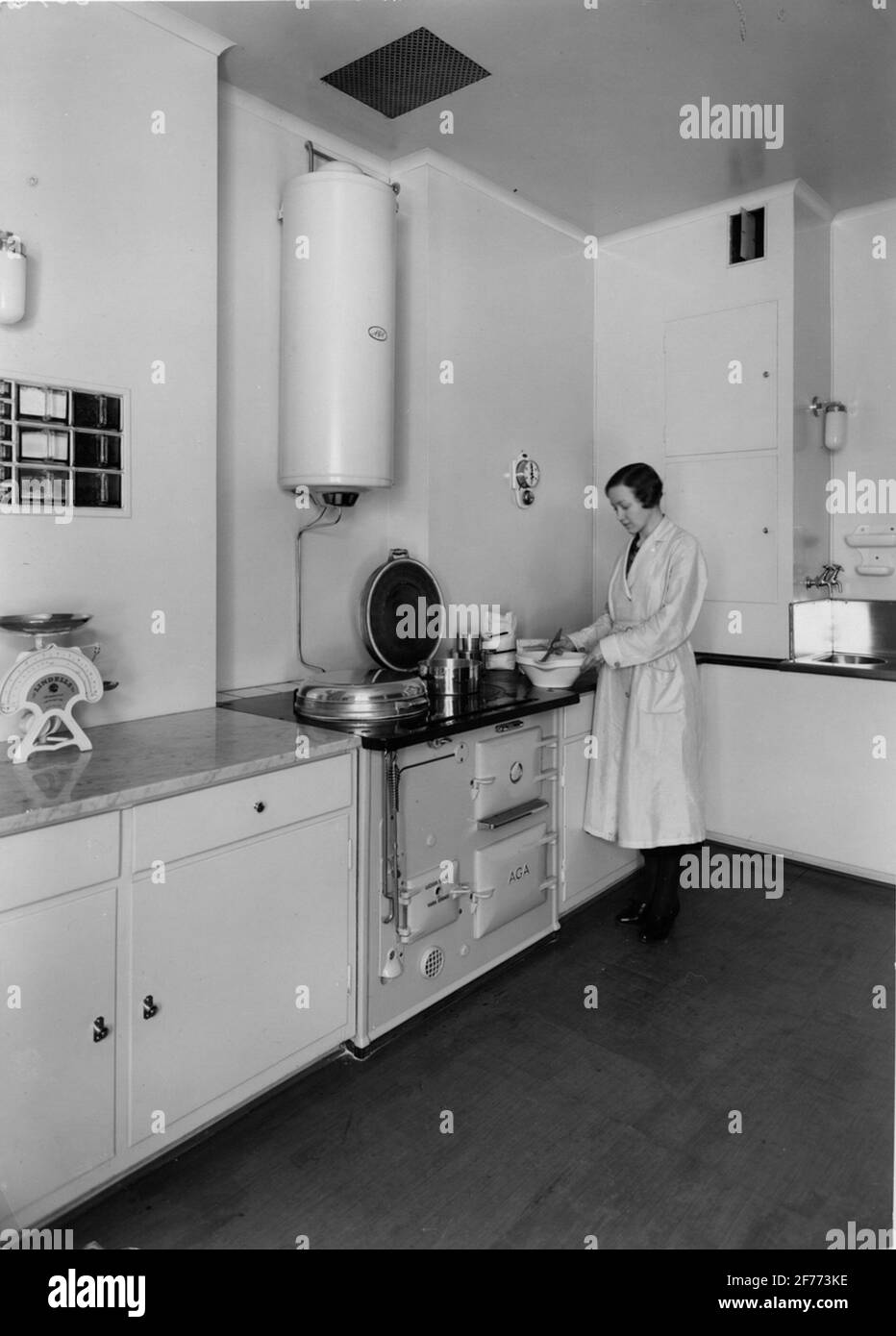 Historical kitchen practices hi-res stock photography and images - Alamy