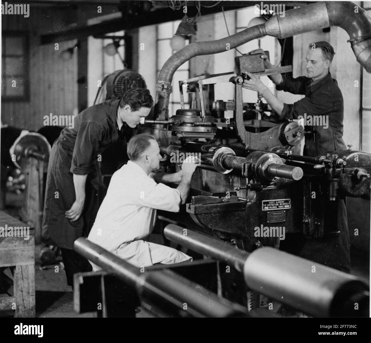 AB DEF's deep printing in Malmö. Copper cylinder in grinding and ...