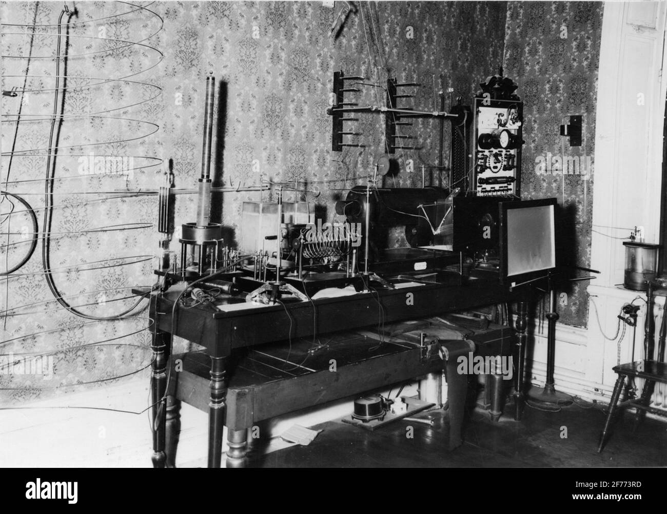 Tesla x ray hi-res stock photography and images - Alamy