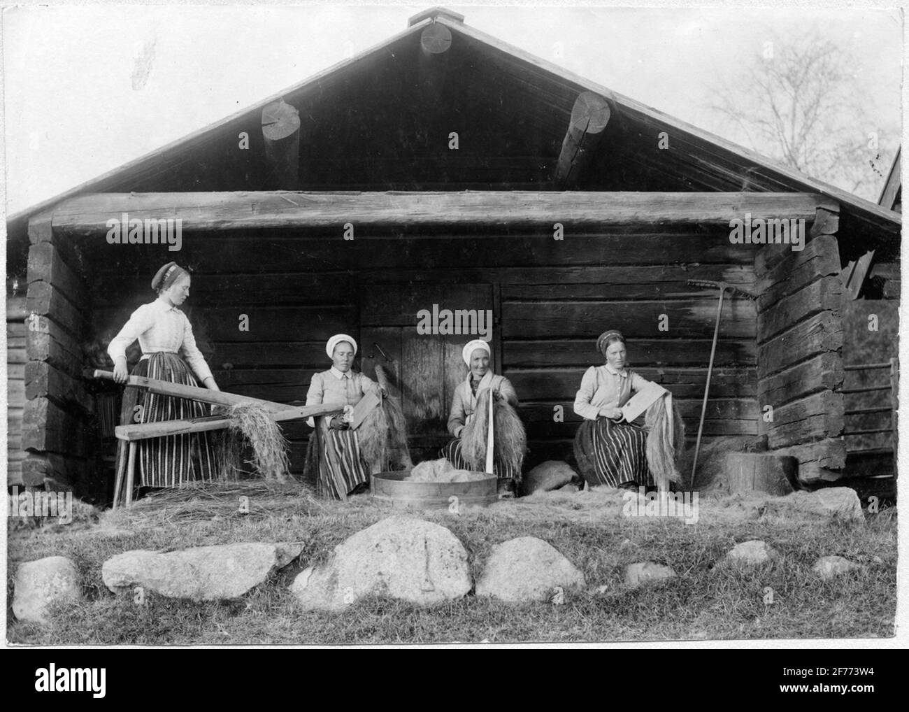 Liner preparation in Leksand, 1900 Stock Photo - Alamy