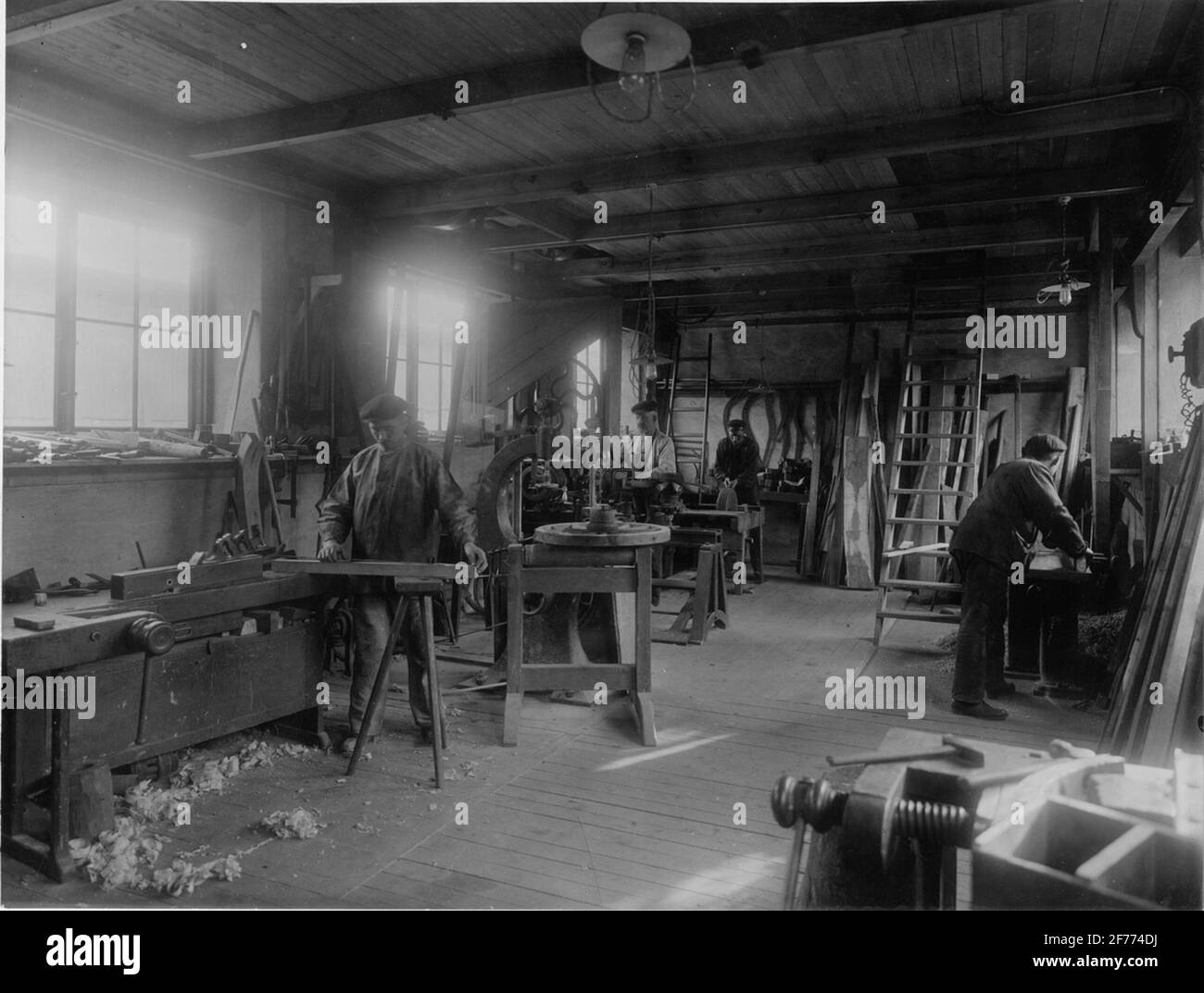 Unknown wheel workshop around 1920 Stock Photo - Alamy