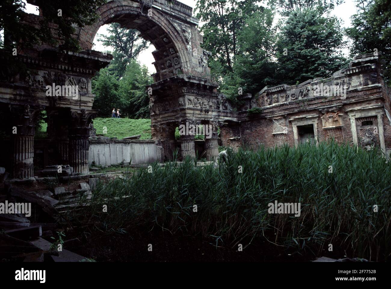 Schonbrunn Roman Ruins High Resolution Stock Photography and Images - Alamy