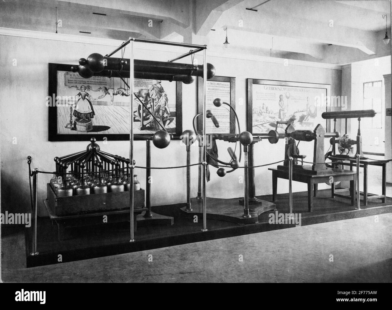 Deutsches Museum. Georg Simon Ohms Electricitetsmaskin Stock Photo - Alamy