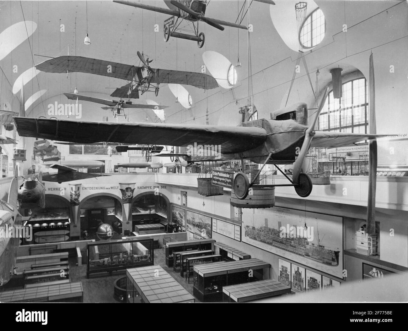 Flying museum Black and White Stock Photos & Images - Alamy