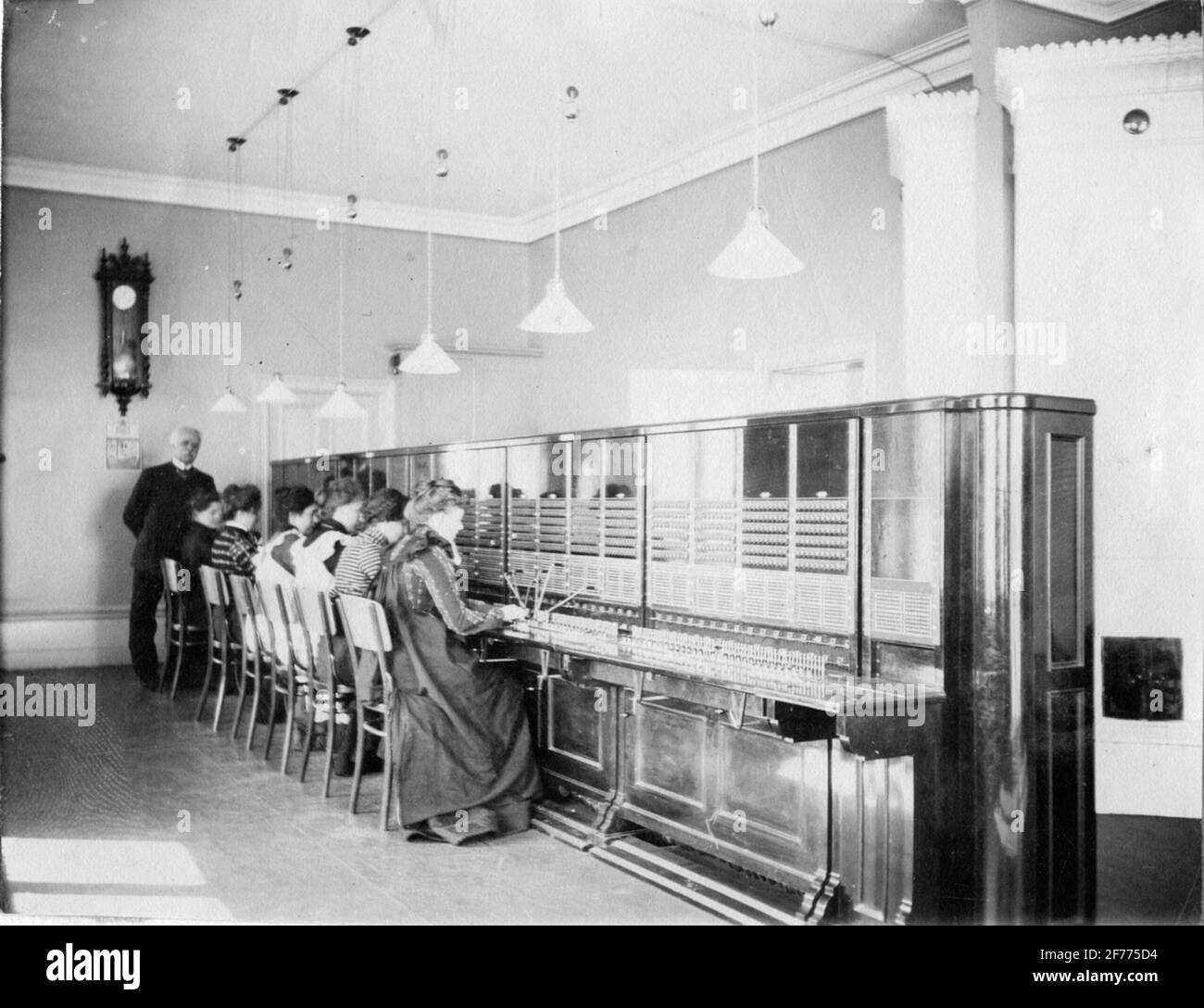 1910 telephone hi-res stock photography and images - Alamy