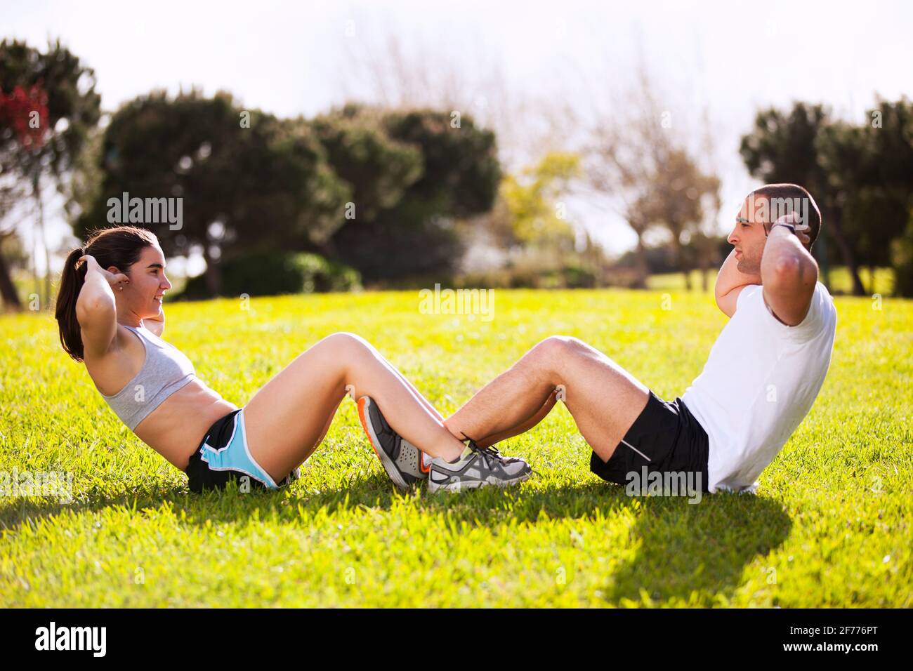 Fit couple working out abdominal hi-res stock photography and images ...