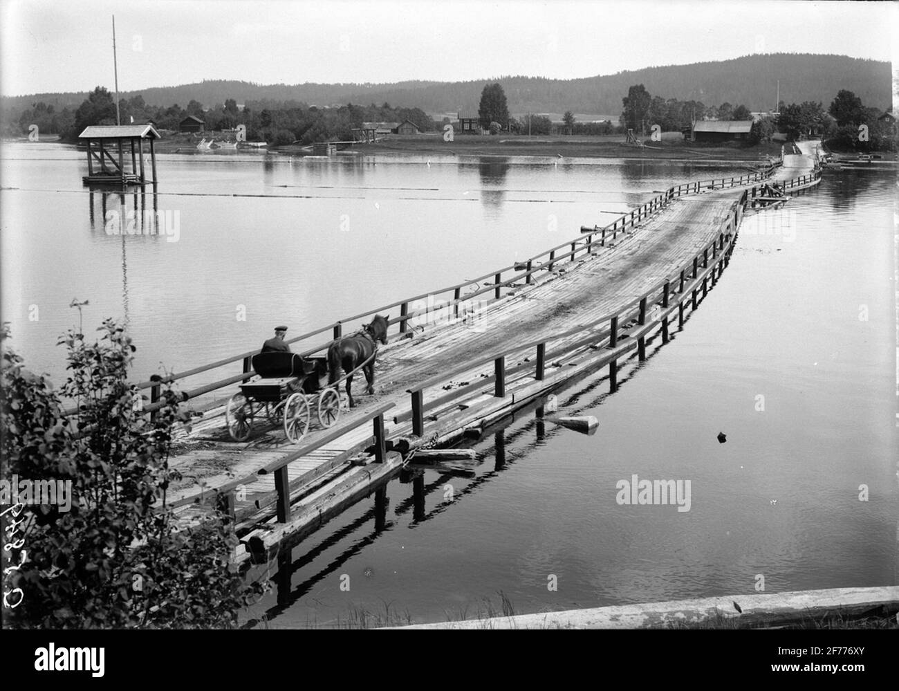 Country road bridge hi-res stock photography and images - Alamy
