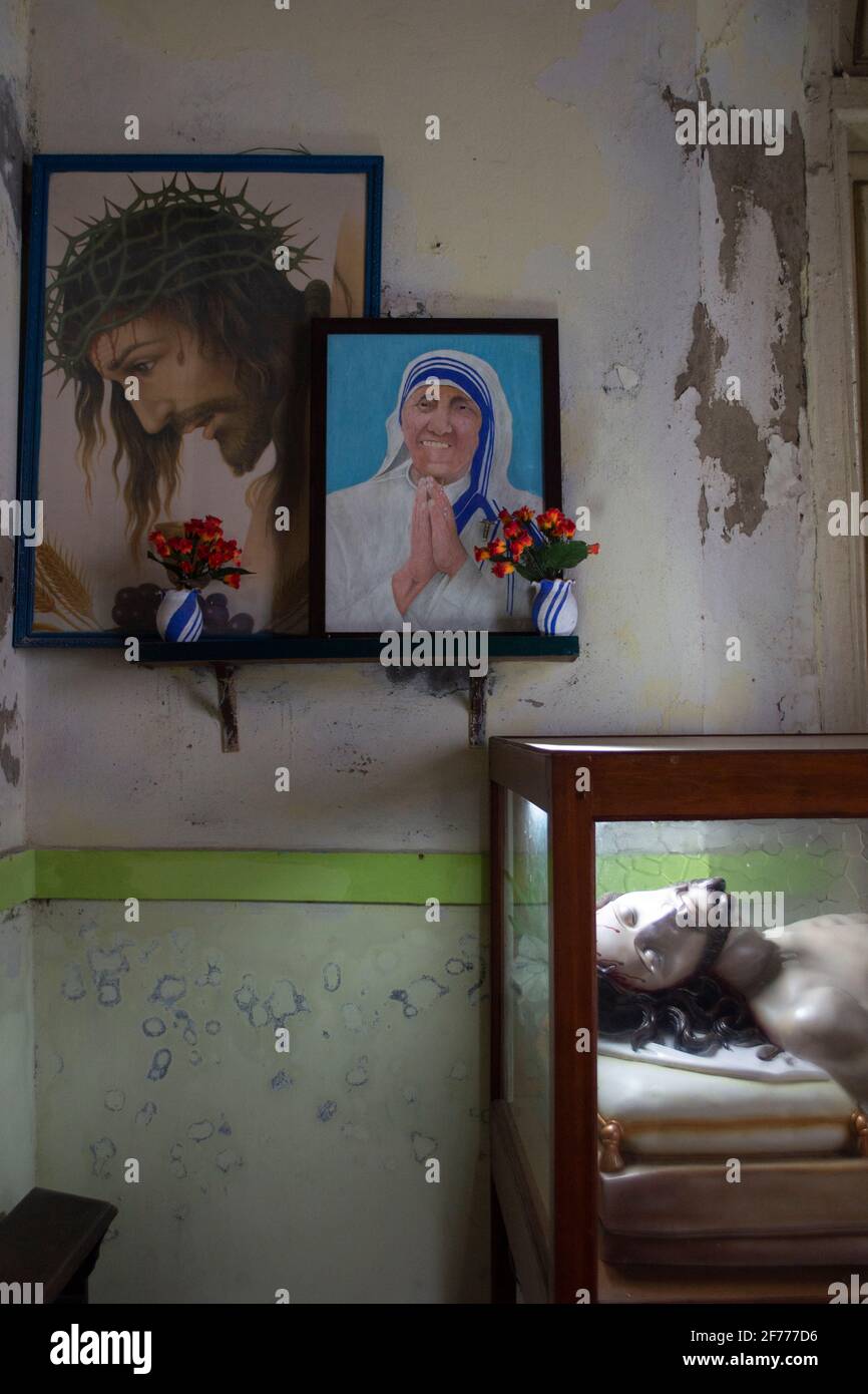 Kolkata, India. Christian symbols Stock Photo - Alamy