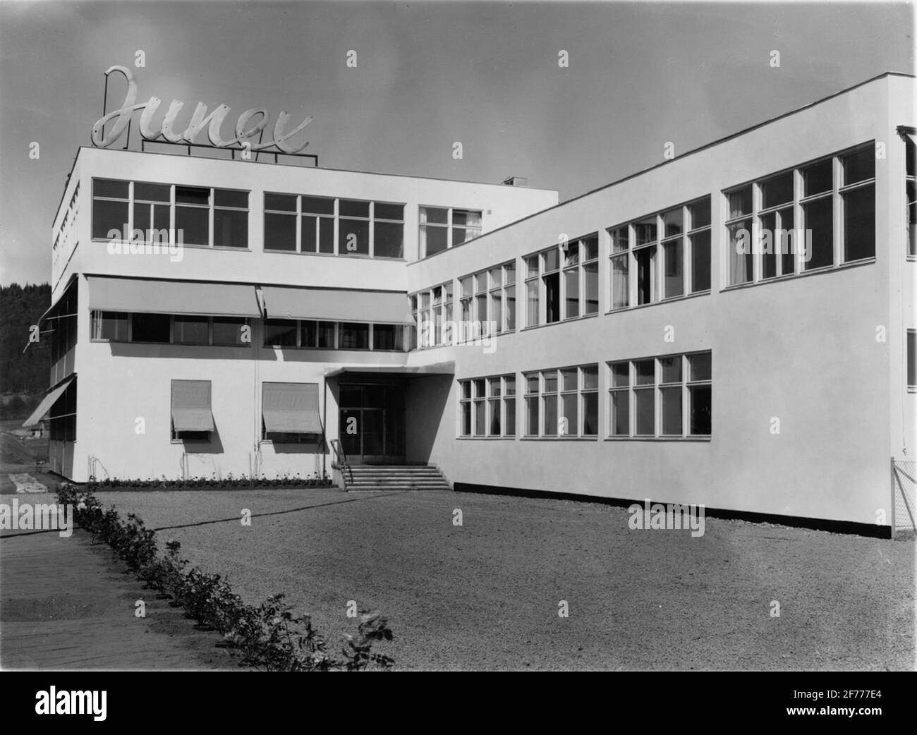 History of clothing and textiles hi-res stock photography and images ...