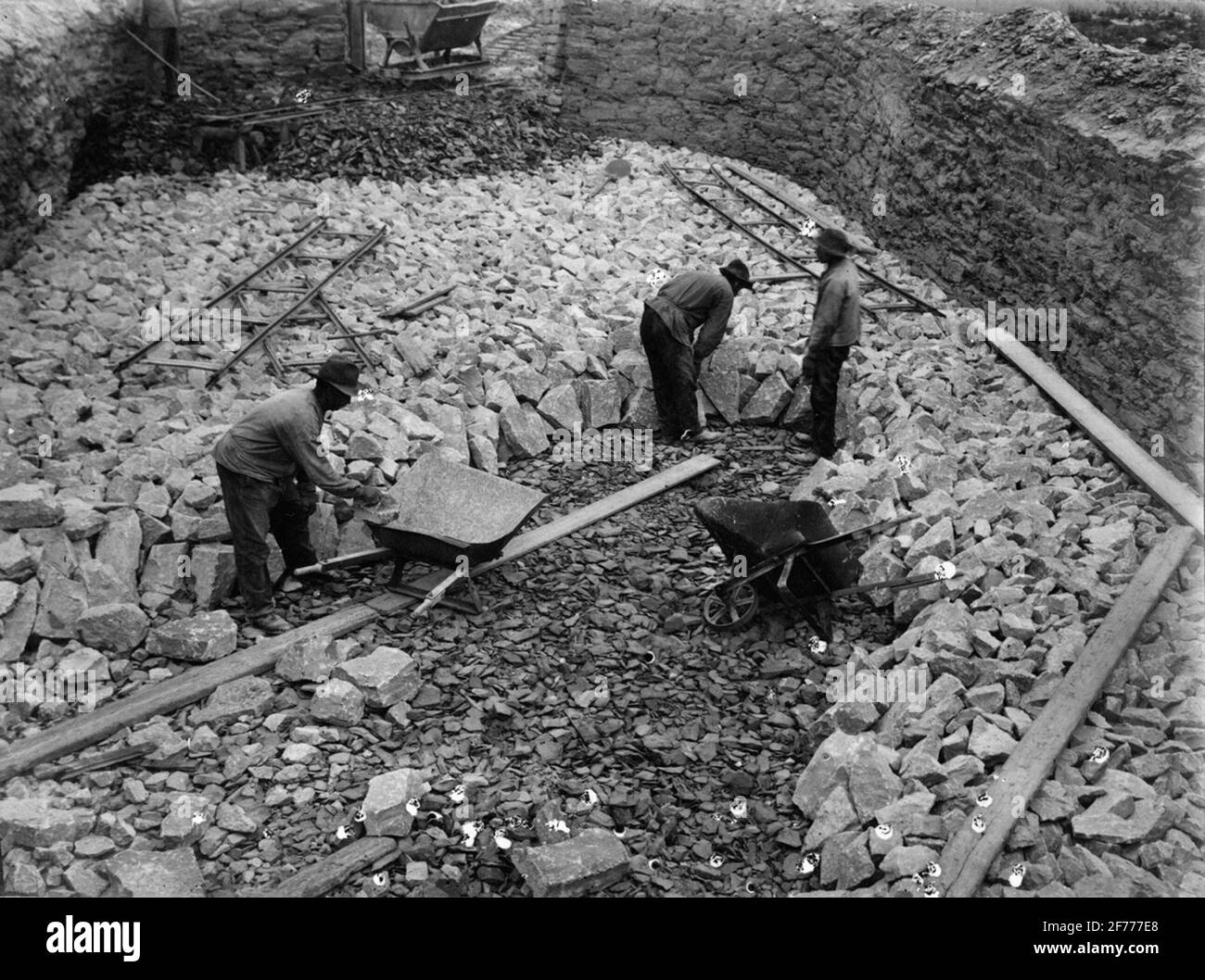 Burning of lime. Latorps use. Kalkn and slate are changed in the oven ...