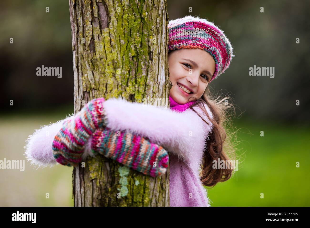 Child hug tree hi-res stock photography and images - Alamy