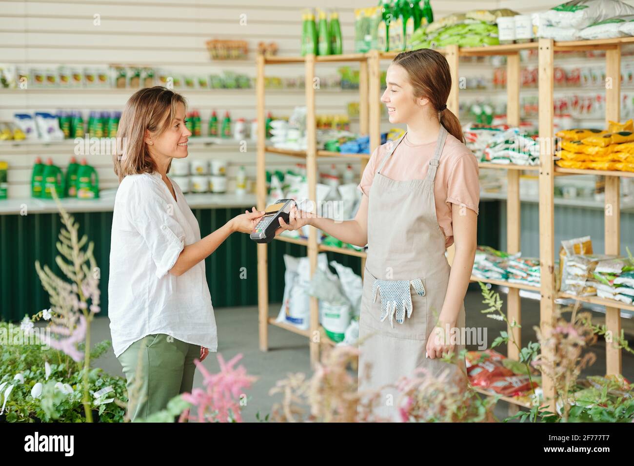 Child buying something at store hi-res stock photography and images - Alamy