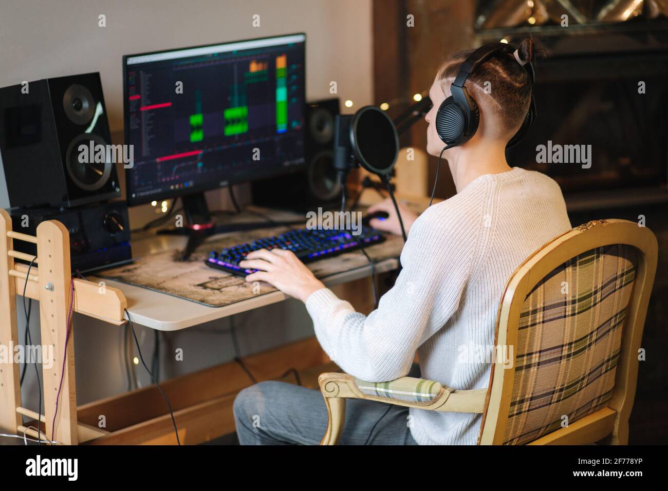 Young man in headphones makes a podcast audio recording at home. Man ...