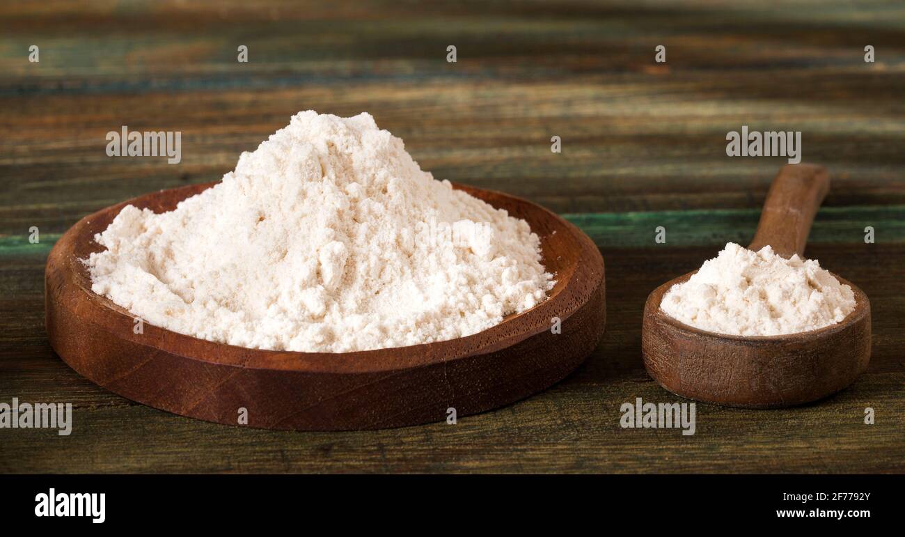 Manioc Tapioca flour in a bowl - Manihot esculenta Stock Photo - Alamy