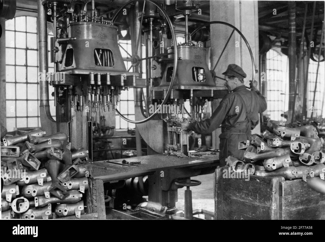Sewing machine parts Black and White Stock Photos & Images - Alamy