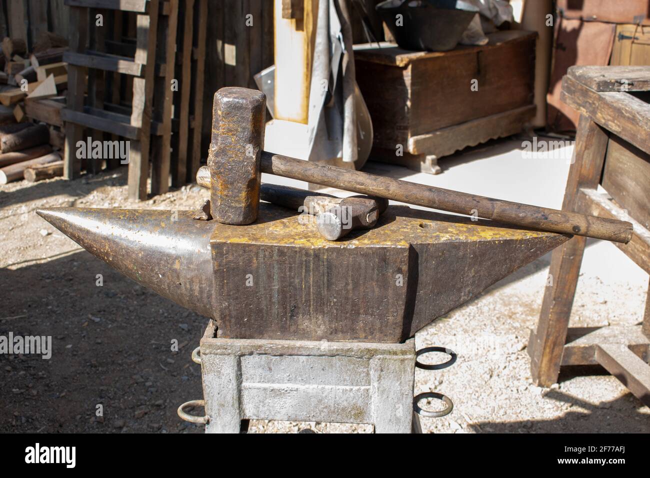 Anvil hammer spark fire hi-res stock photography and images - Alamy