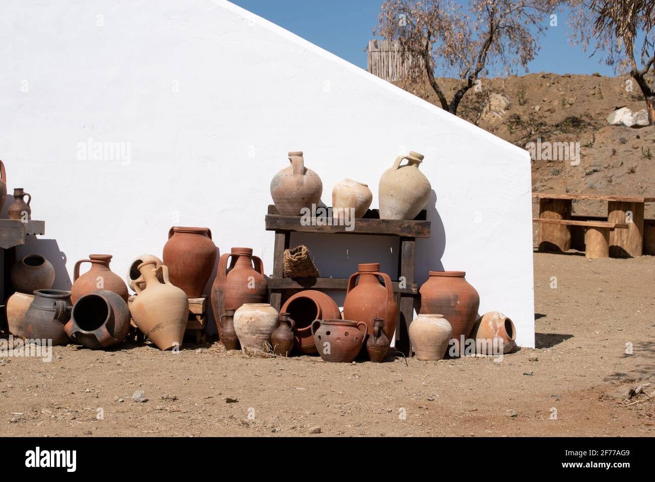 Ancient clay pots hi-res stock photography and images - Alamy