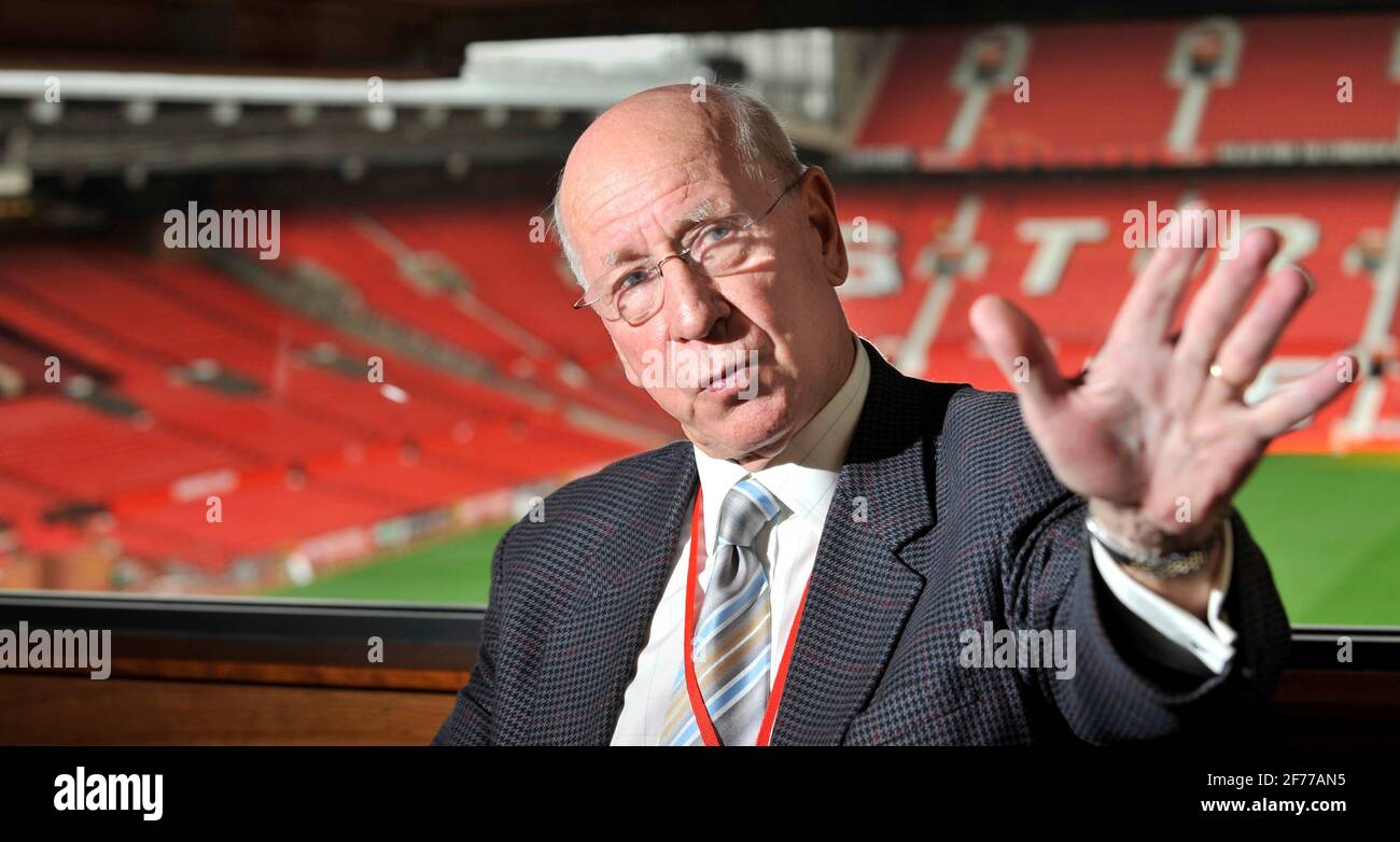 BOBBY CHARLTON AT OLD TRAFFORD PICTURE DAVID ASHDOWN Stock Photo - Alamy