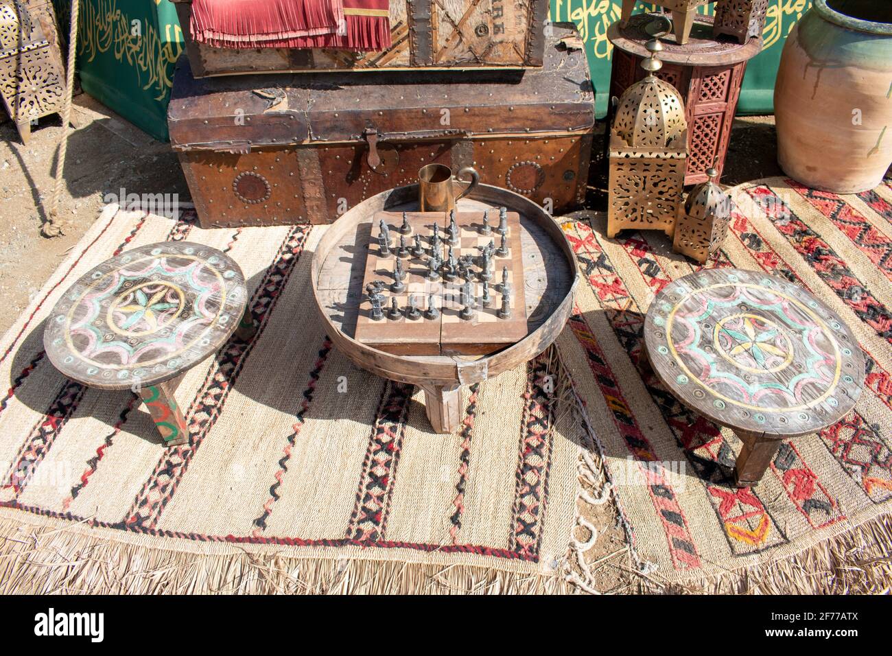 Chess board pieces arab hi-res stock photography and images - Alamy