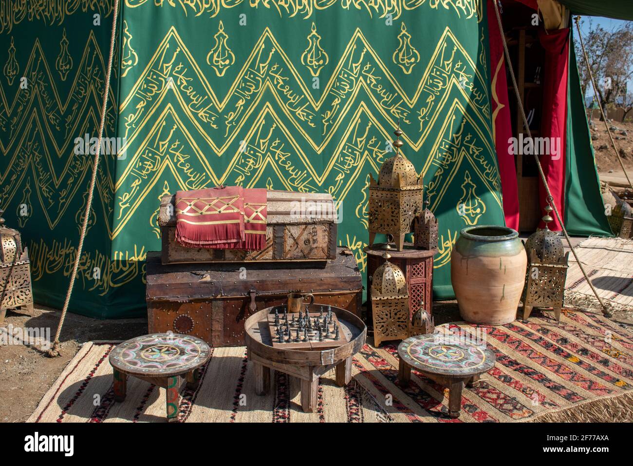 Ancient chess set hi-res stock photography and images - Alamy