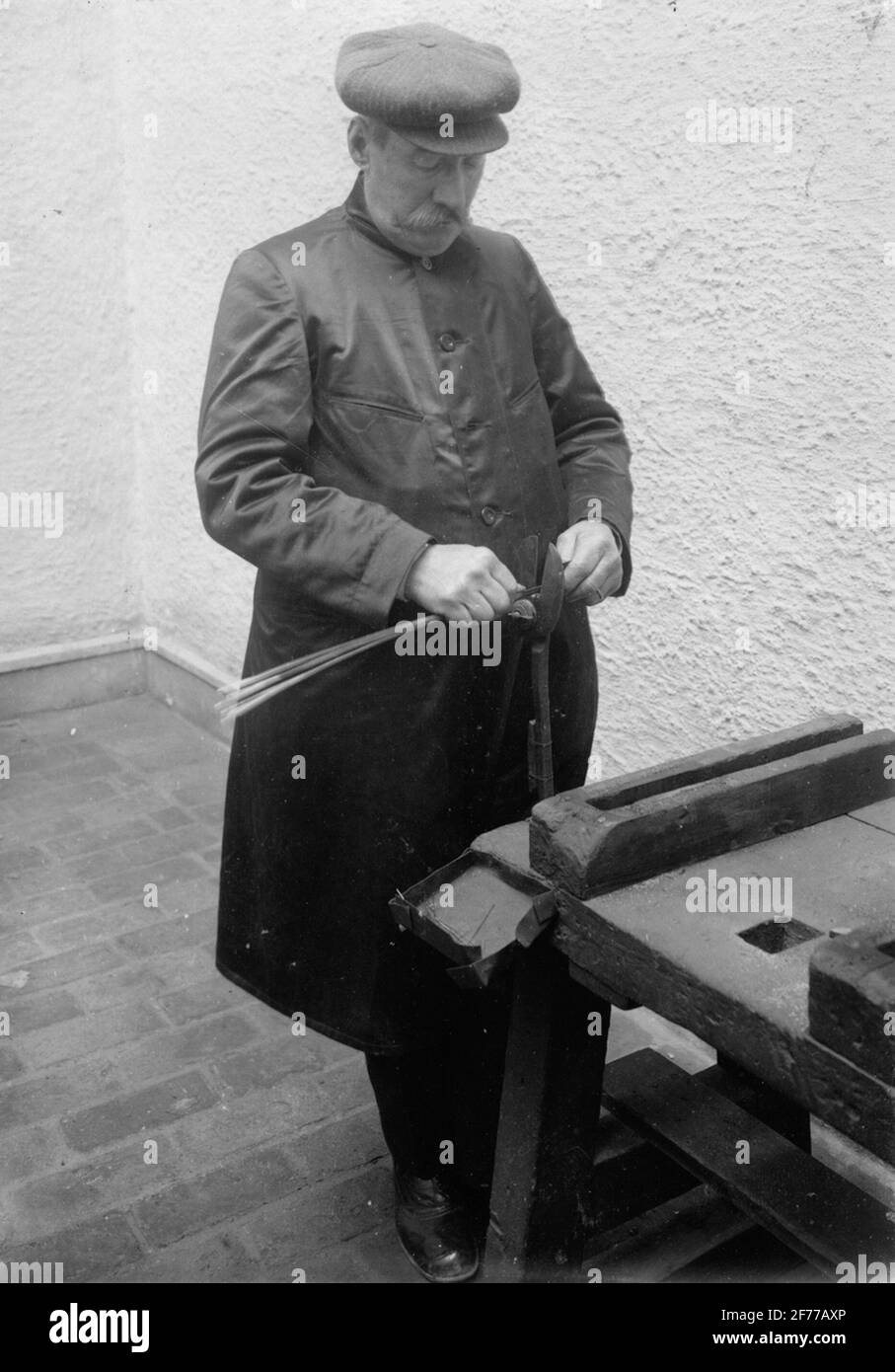 Garment needle Black and White Stock Photos & Images - Alamy