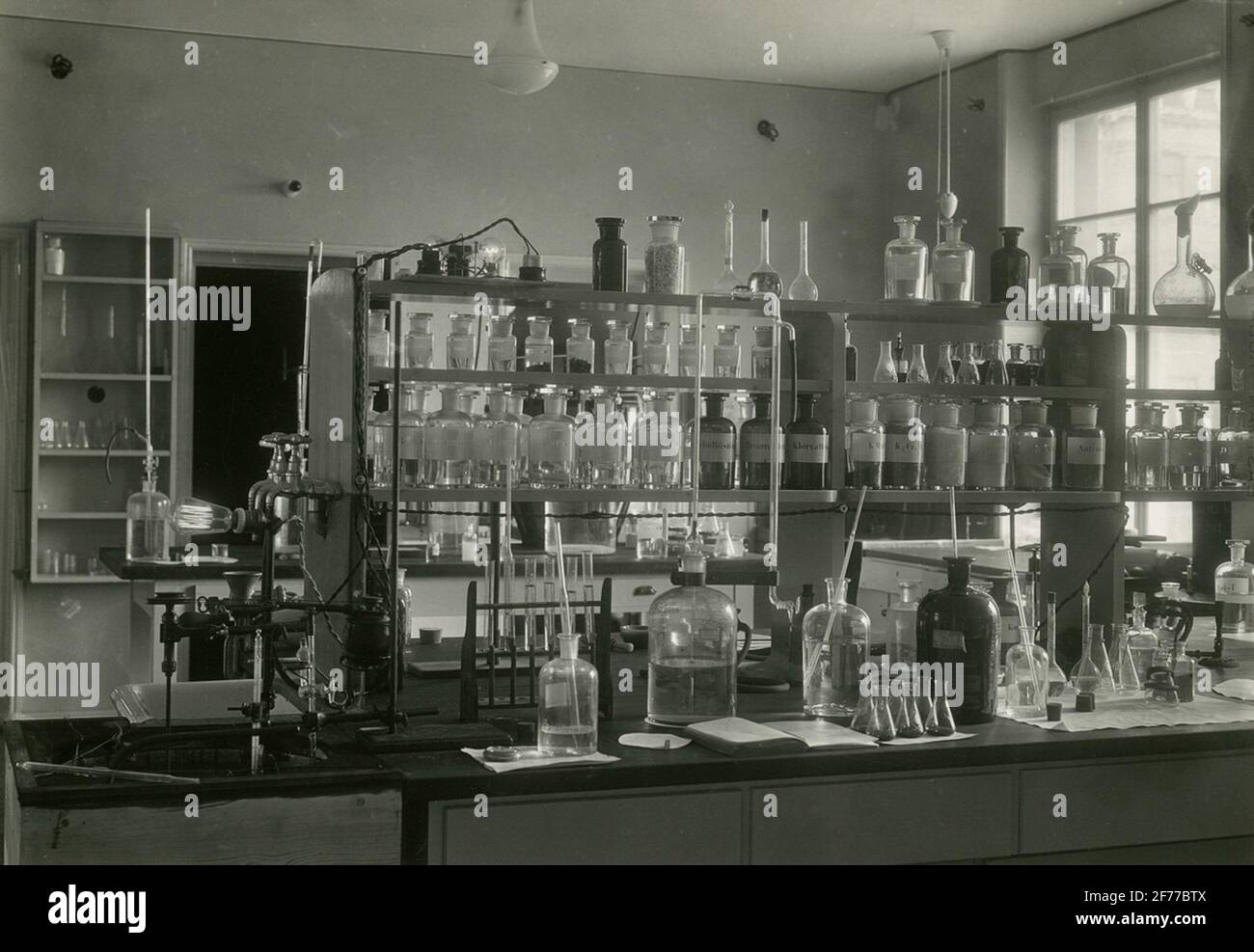 Manne siegbahn hi-res stock photography and images - Alamy