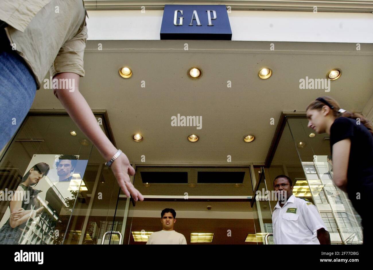 Shop oxford street hi-res stock photography and images - Alamy