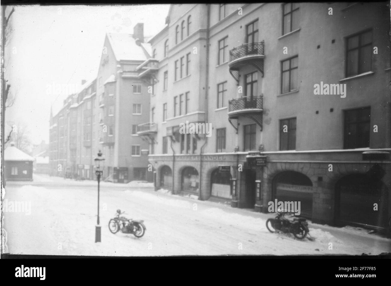 Snowfall city winter Black and White Stock Photos & Images - Alamy