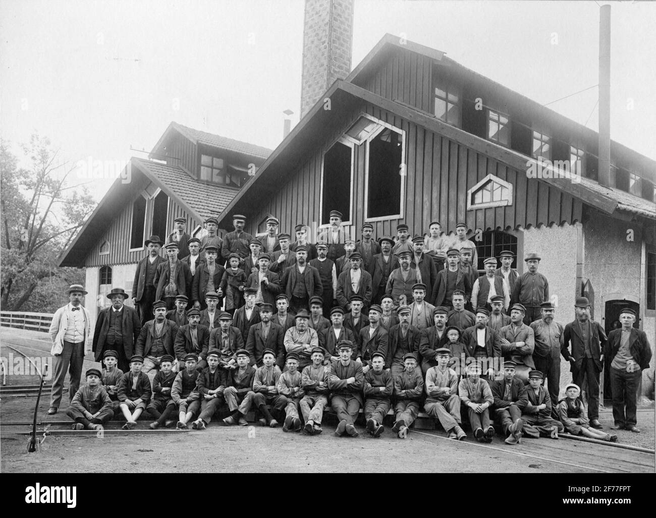 Factory workers 1900 hi-res stock photography and images - Alamy