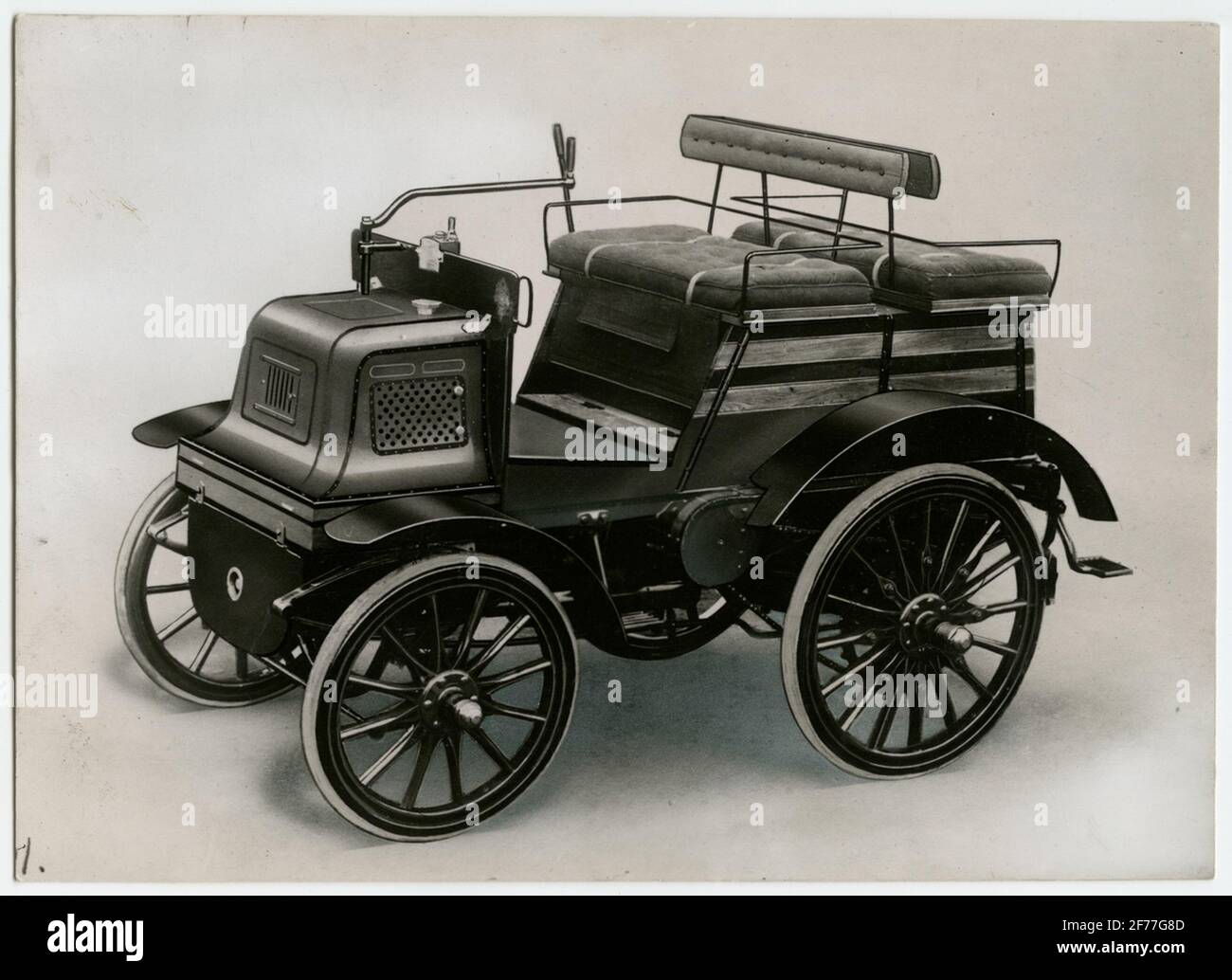 Automobile of the Daimler brand. 6hp twin cylinder. Wagonette in 1896 ...