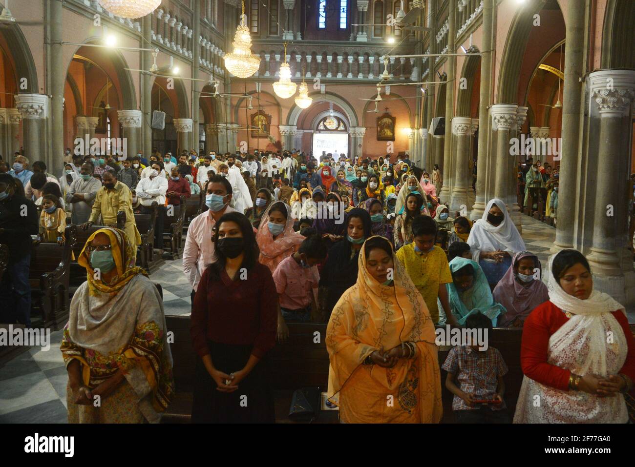 Lahore, Pakistan. 04th Apr, 2021. Pakistani Christian worshipers pray ...