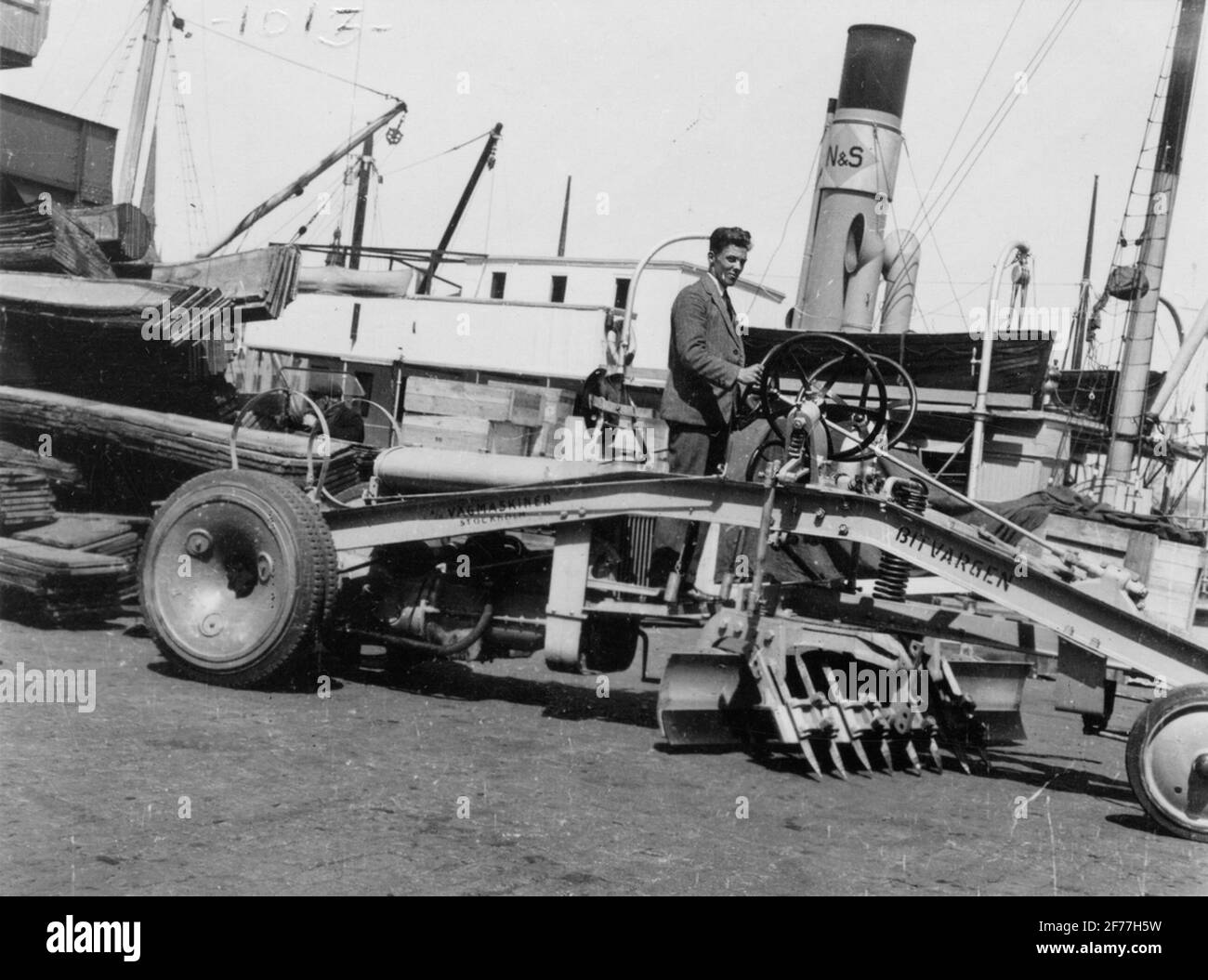 Heavy equipment road building Black and White Stock Photos & Images - Alamy
