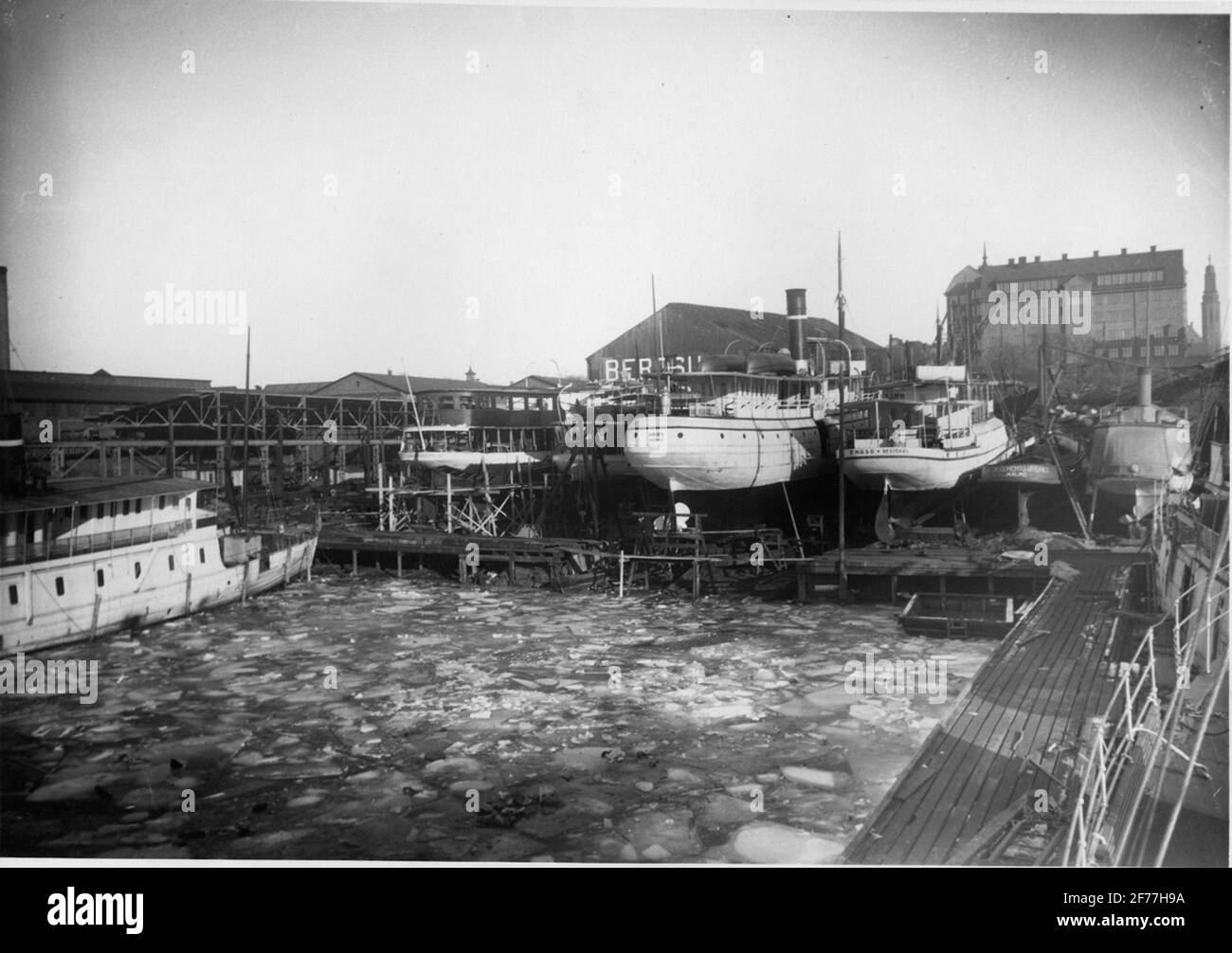Mechanical boat Black and White Stock Photos & Images - Alamy