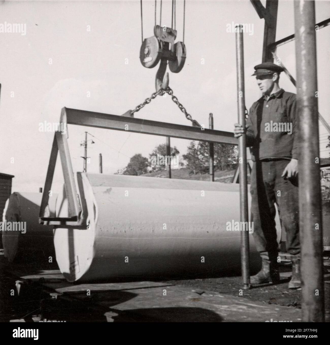 Lifting device for cylindrical goods (1943, from the engineering ...