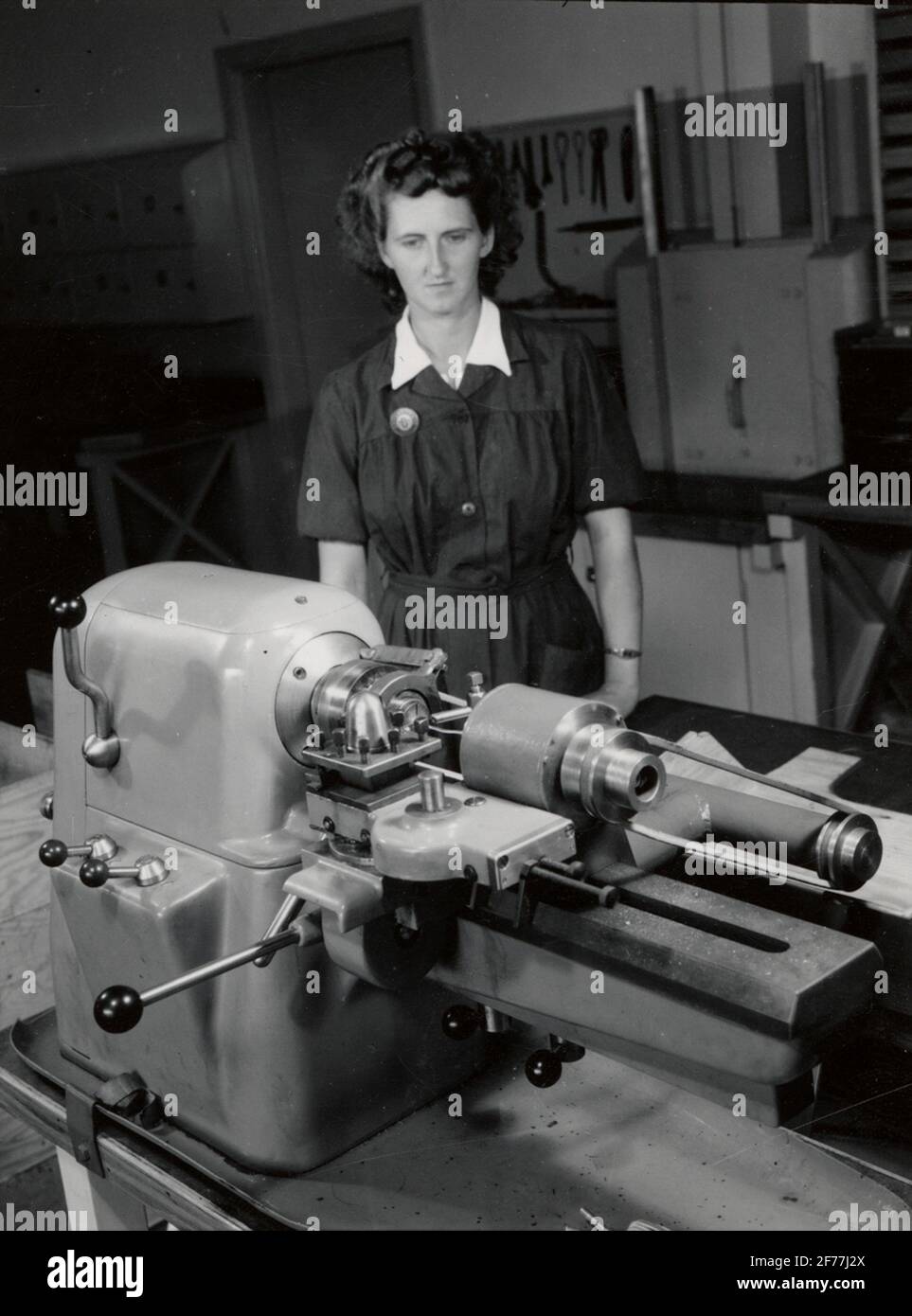 Nora ignition pipe factory.The manufacturing of electric lighters, 1948 ...