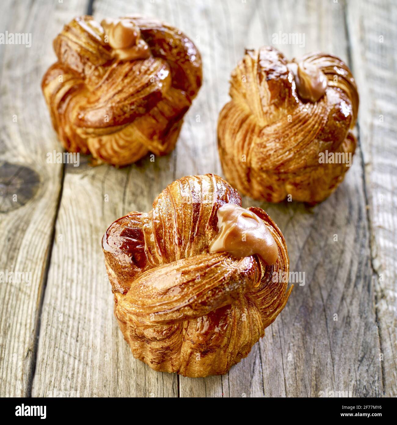 Cream buns hi-res stock photography and images - Alamy