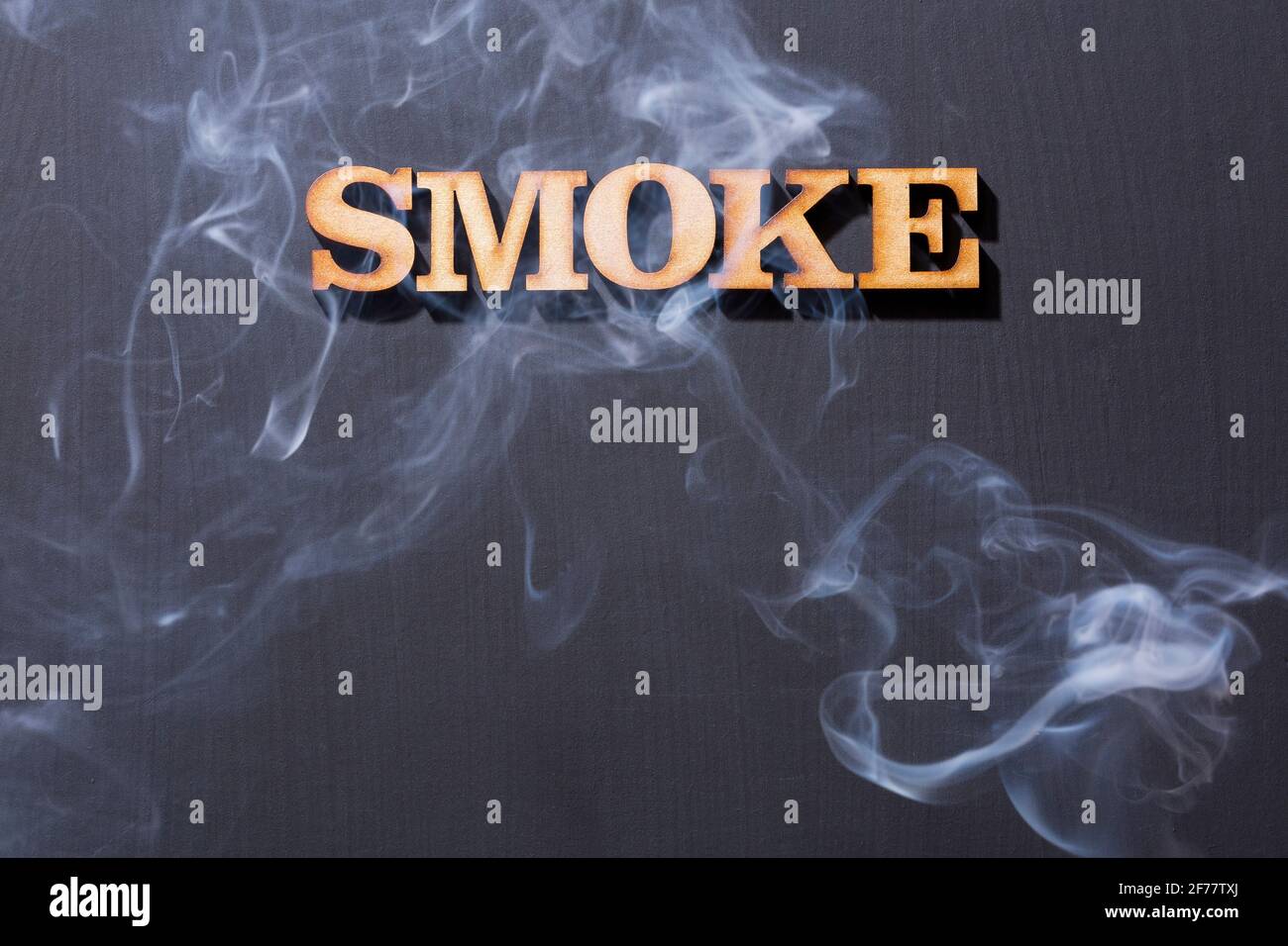 The word smoke in wooden letters - Top view Stock Photo - Alamy