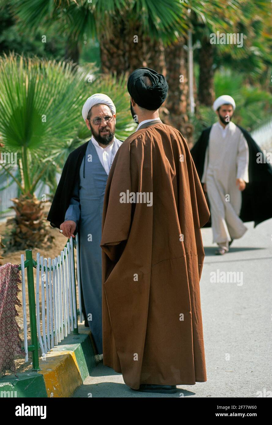 Iran people chatting hi-res stock photography and images - Alamy