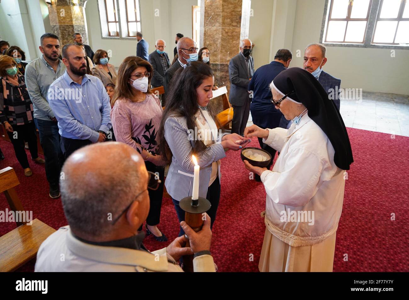 Receive holy communion hi-res stock photography and images - Alamy