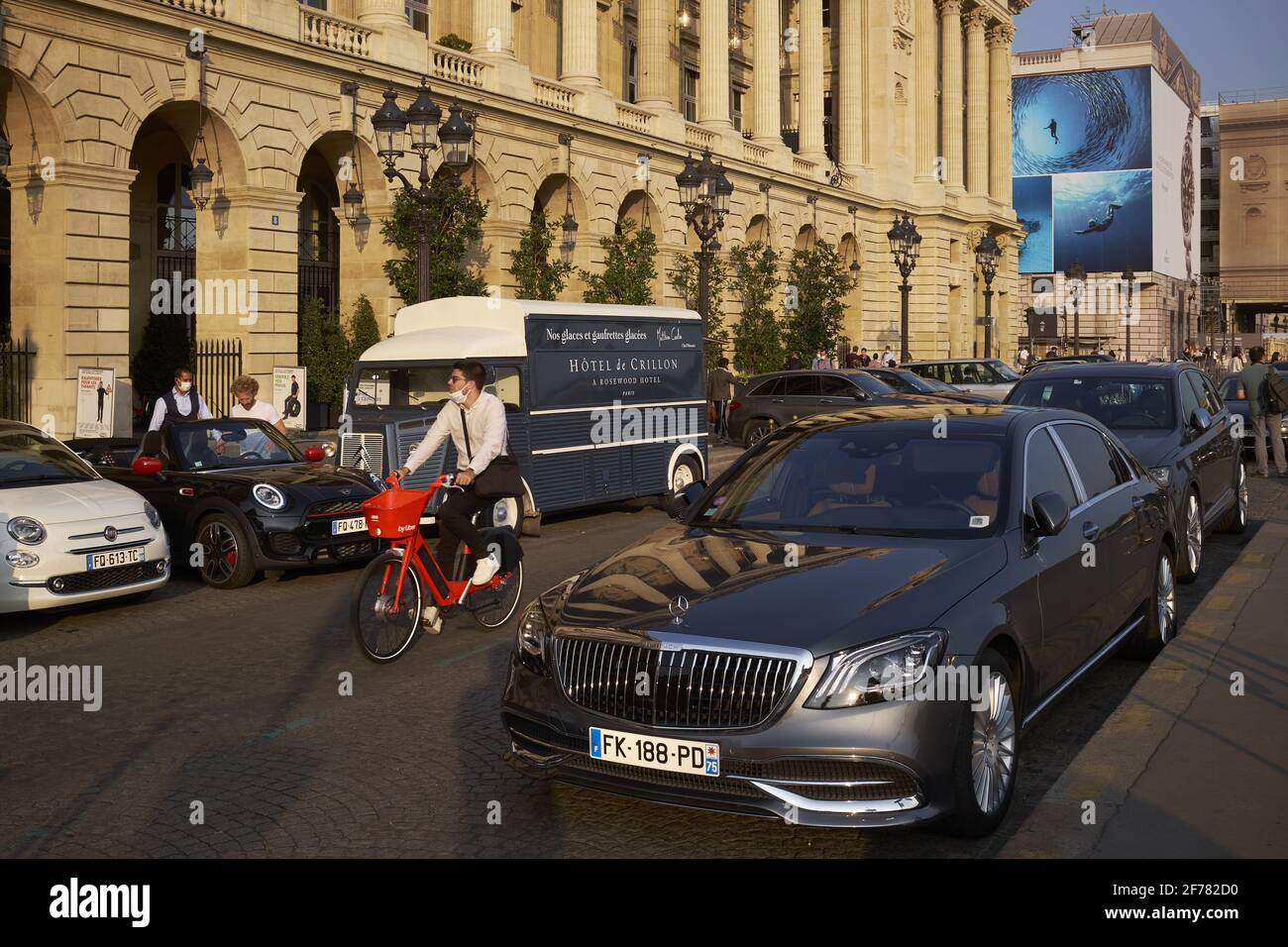 Luxury cars paris hi-res stock photography and images - Alamy