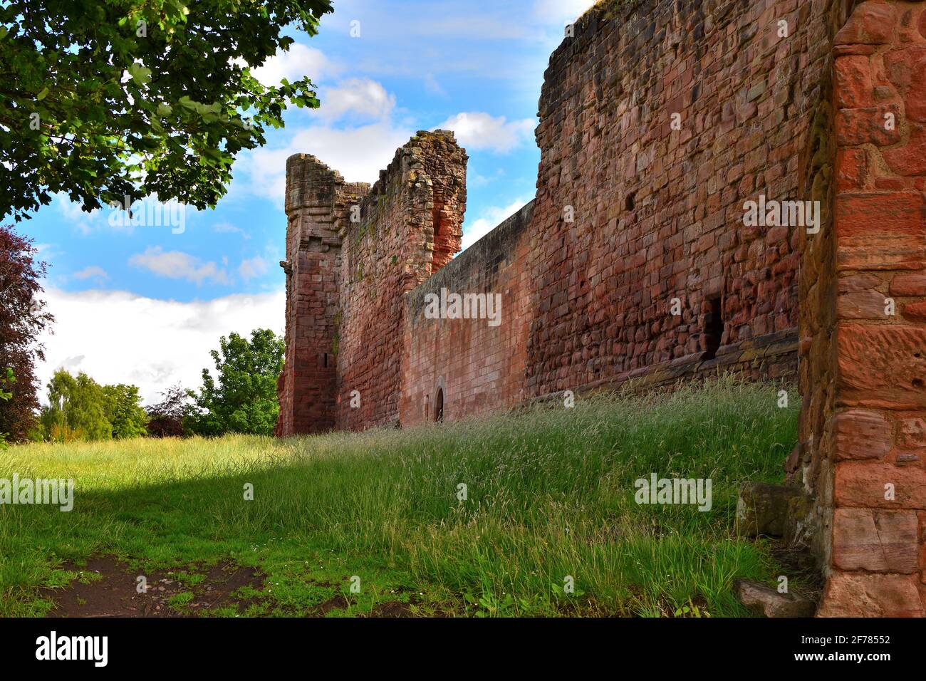 Bothwell castle hi-res stock photography and images - Alamy