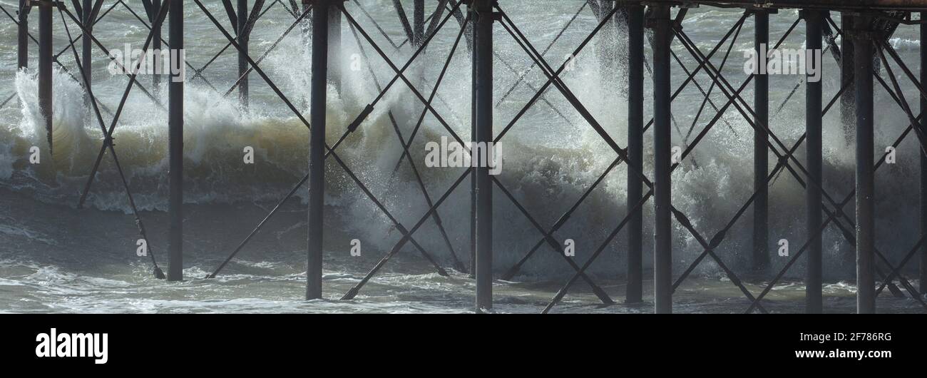 Tumbling waves hi-res stock photography and images - Alamy